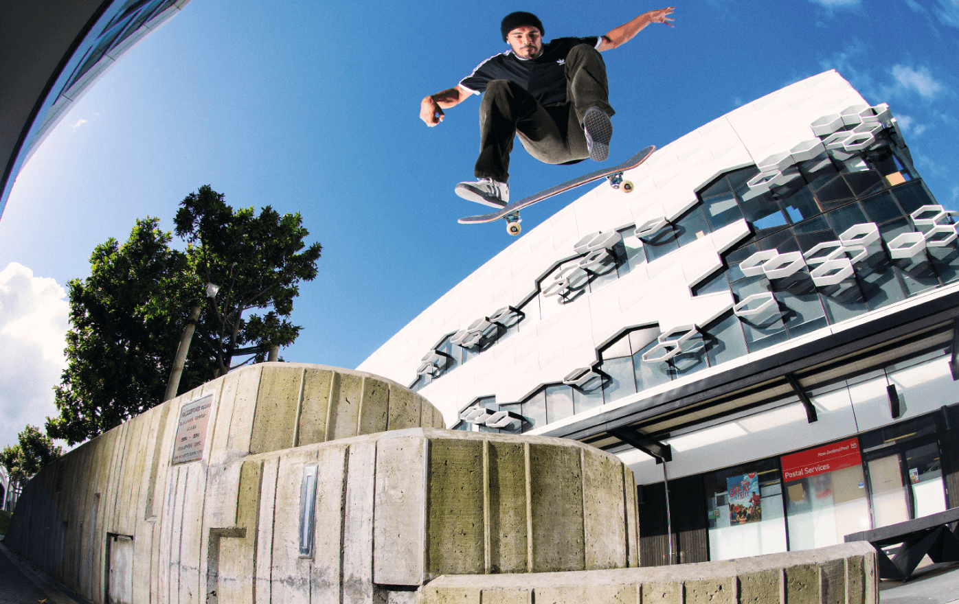 Skiddies To The Front - Manual Magazine